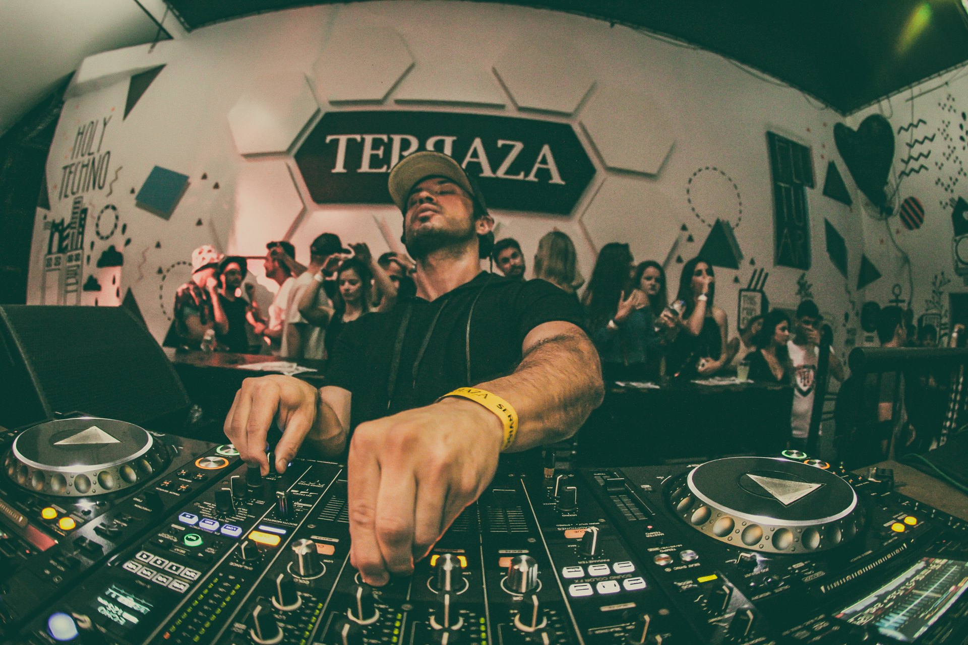 PRISMA TECHNO APRESENTA MOOV, MAKSIM DARK, BEBOP E TARTER EM SEU NOVO EP - GRVE