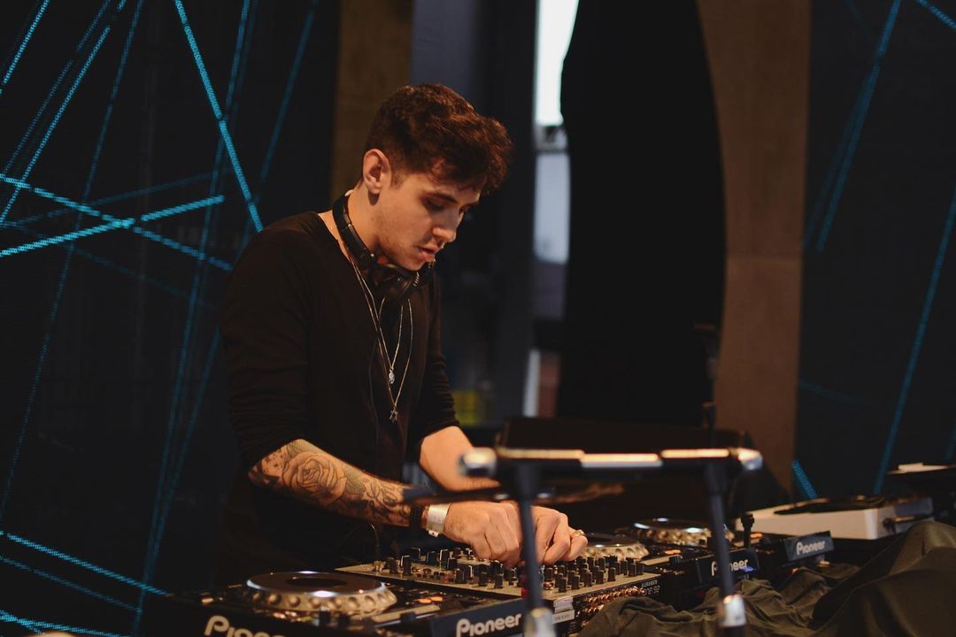 Manual para uma construção de set coerente para o DJ