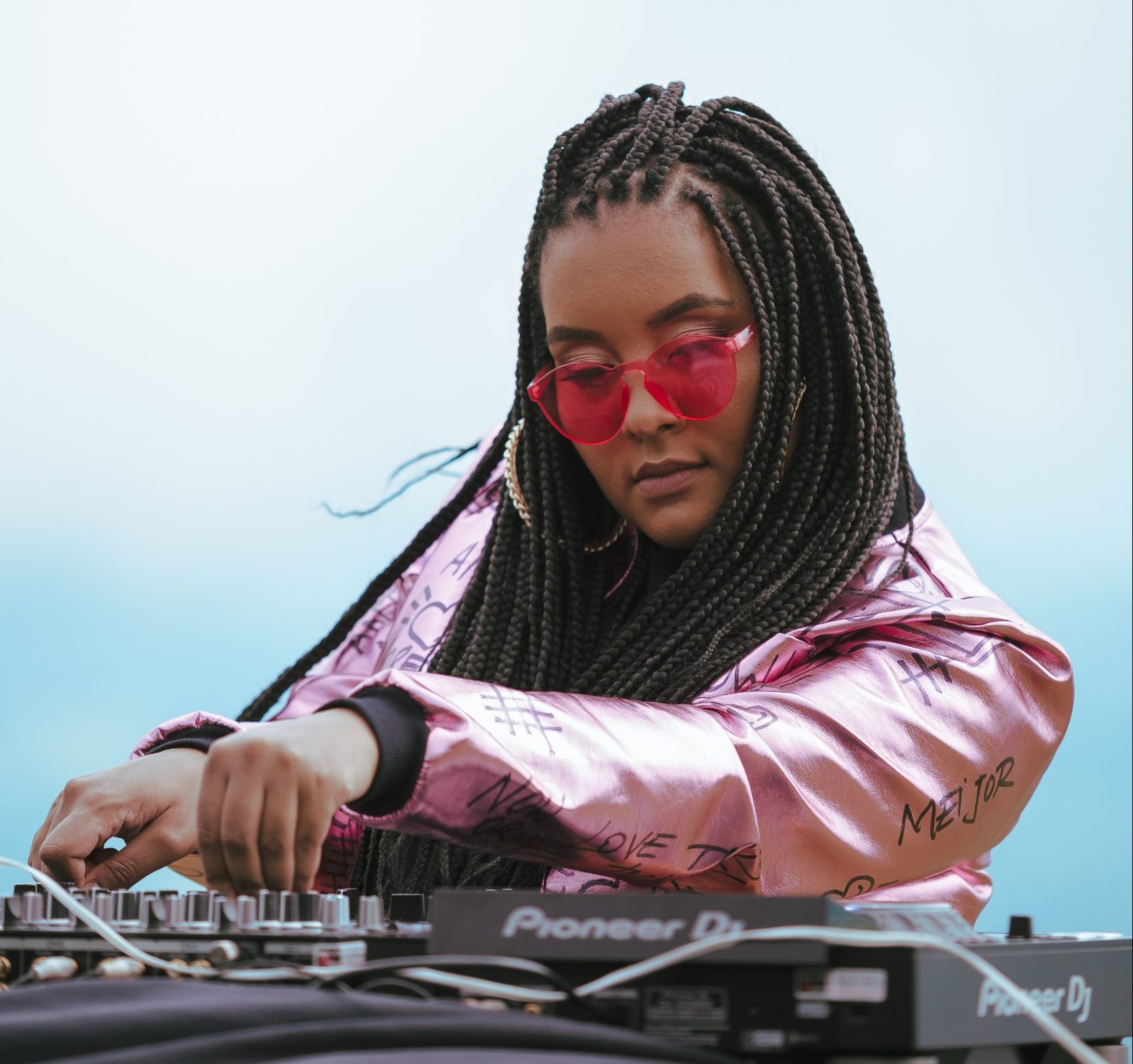 Carola consolida melhor fase da carreira assinando com uma das maiores ...